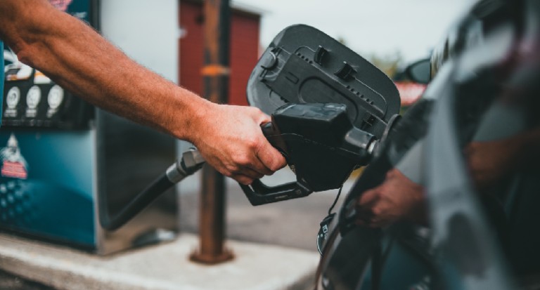 Bonus benzina: come funziona e a chi spetta