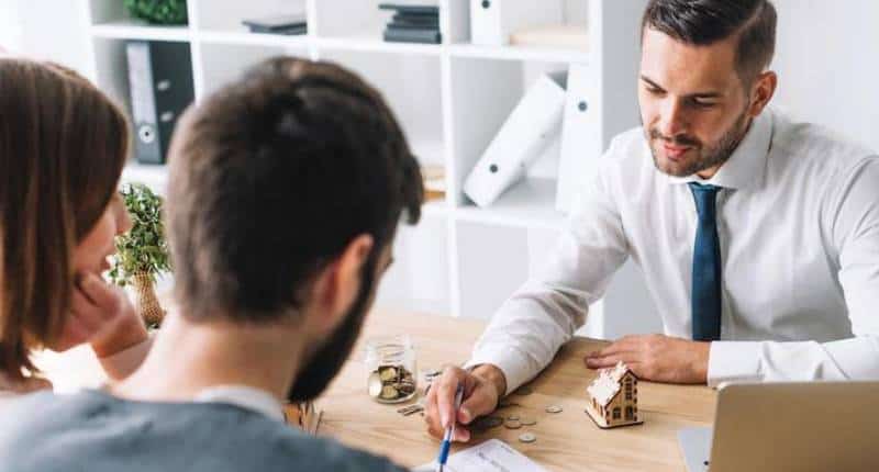 Come diventare agente immobiliare: costo patentino e guadagno