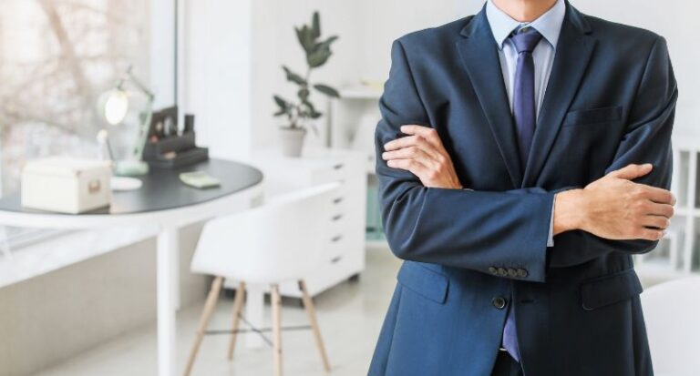 Chi sono i 10 manager più pagati in Italia: la classifica